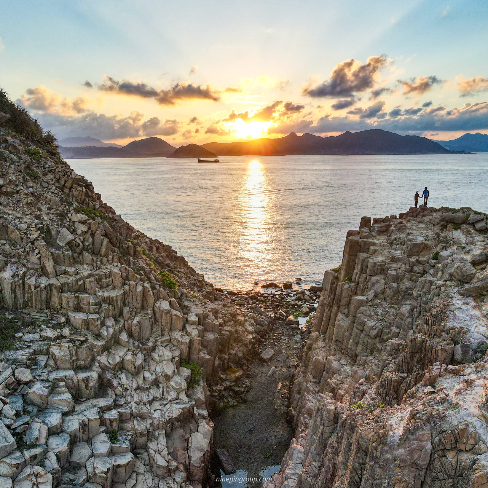 Ninepin Group Island Hopping Tour – Hong Kong Ninepin Group Guides